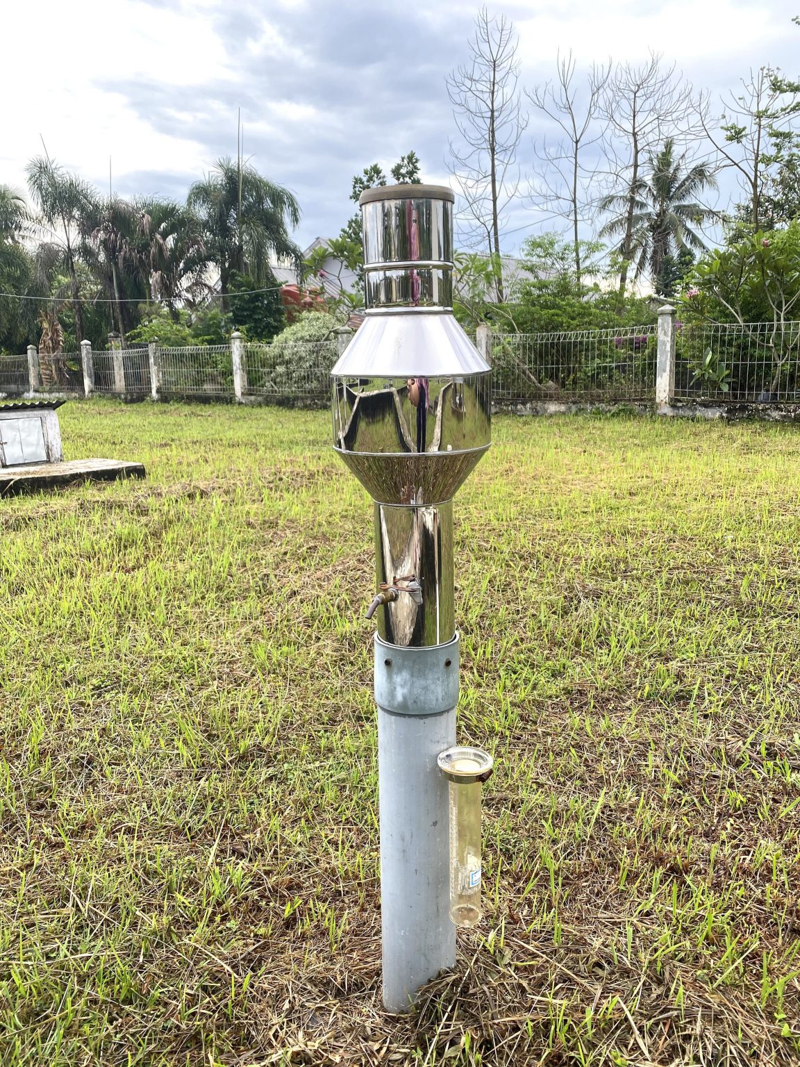 Penakar Hujan Observatorium – Stasiun Klimatologi Sumatera Selatan