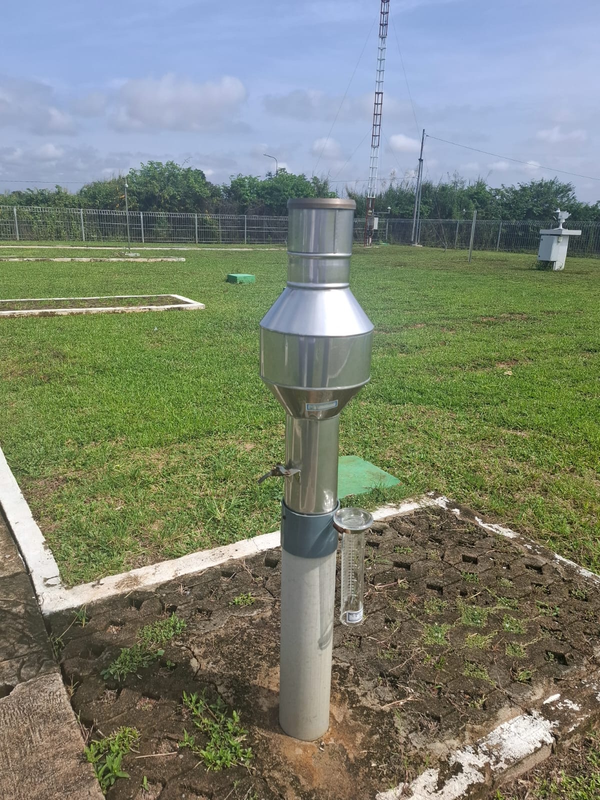 Penakar Hujan Observatorium – Stasiun Klimatologi Sumatera Selatan